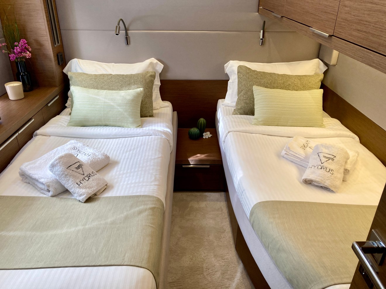 HYDRUS | 55' Lagoon | Catamaran Charter in Greece